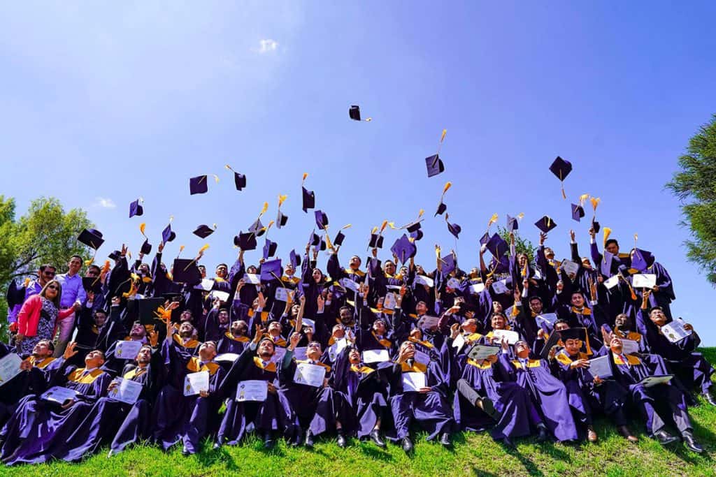 178 profesionales de la UPS Ecuador recibieron sus títulos de tercer nivel