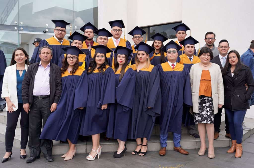 178 profesionales de la UPS Ecuador recibieron sus títulos de tercer nivel