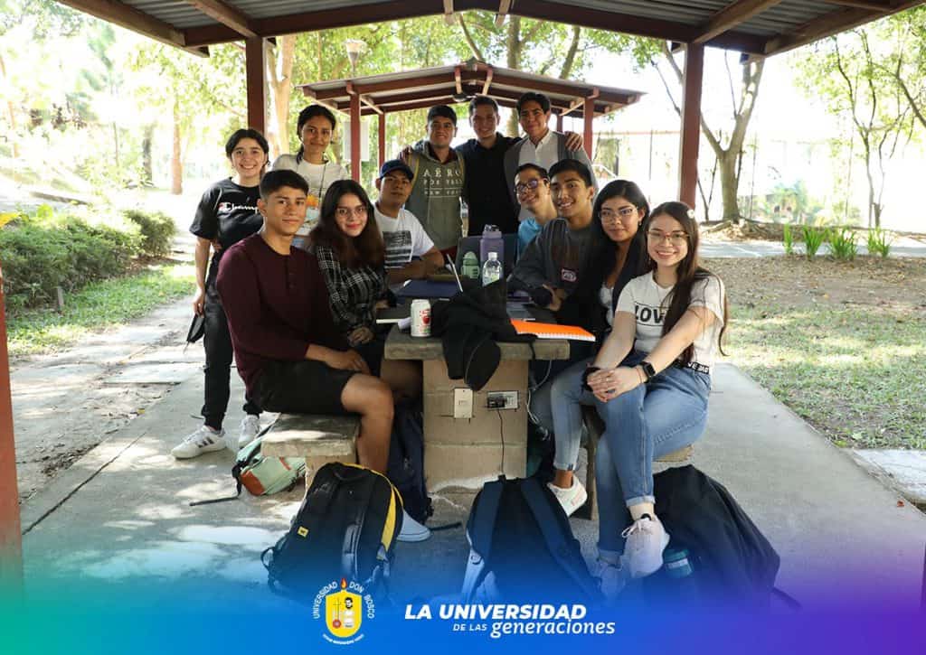 Primer día de clases en la Universidad Don Bosco, El Salvador