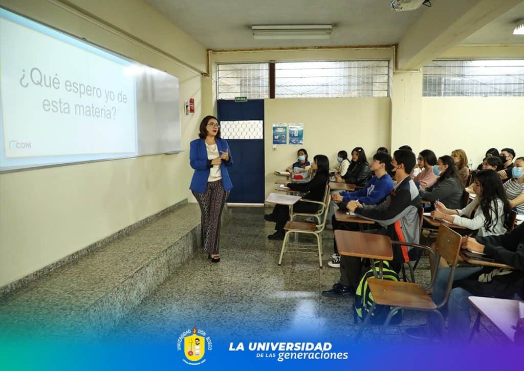 Primer día de clases en la Universidad Don Bosco, El Salvador