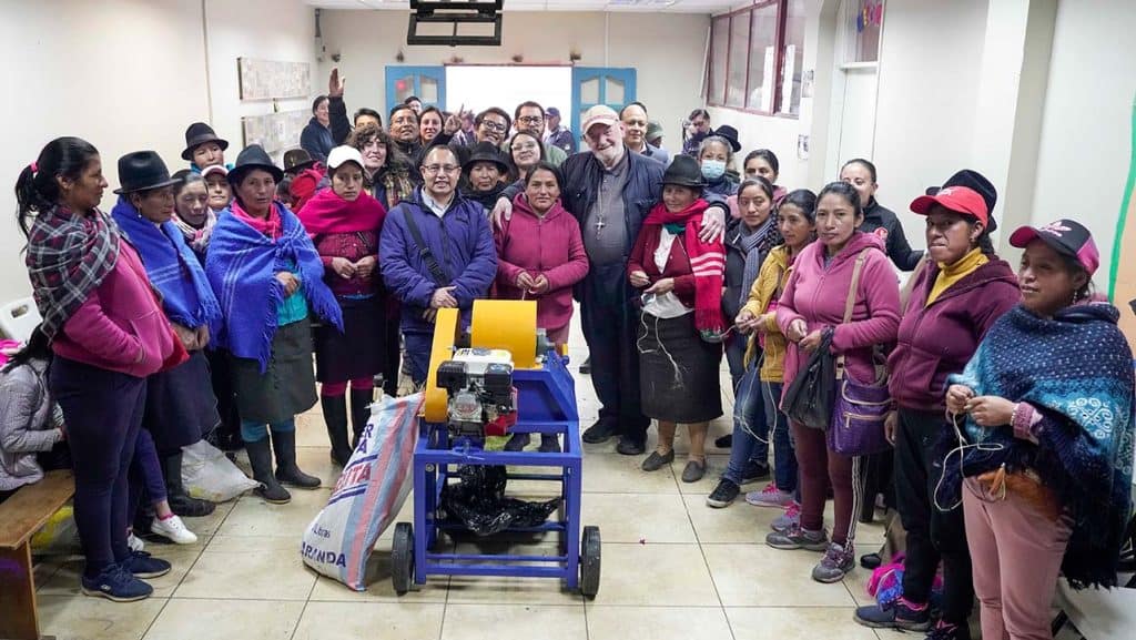 Carrera de Mecánica de la UPS Ecuador entrega proyectos de vinculación ...